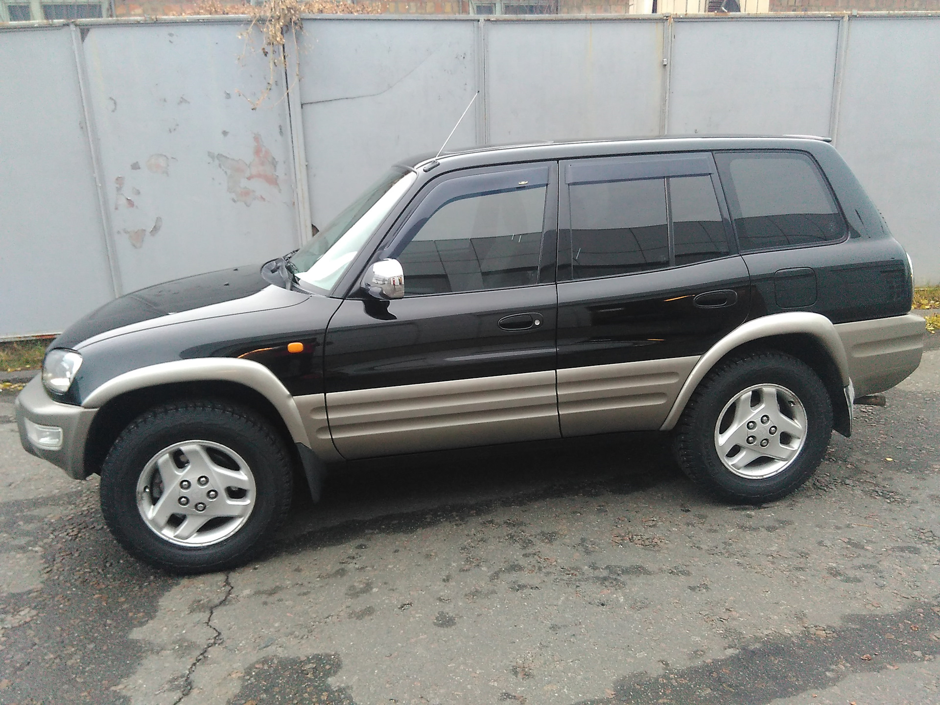 Зимняя резина 225/70 R16 Hankook i*Pike RW 11 ШИП — Toyota RAV4 (I), 2 ...