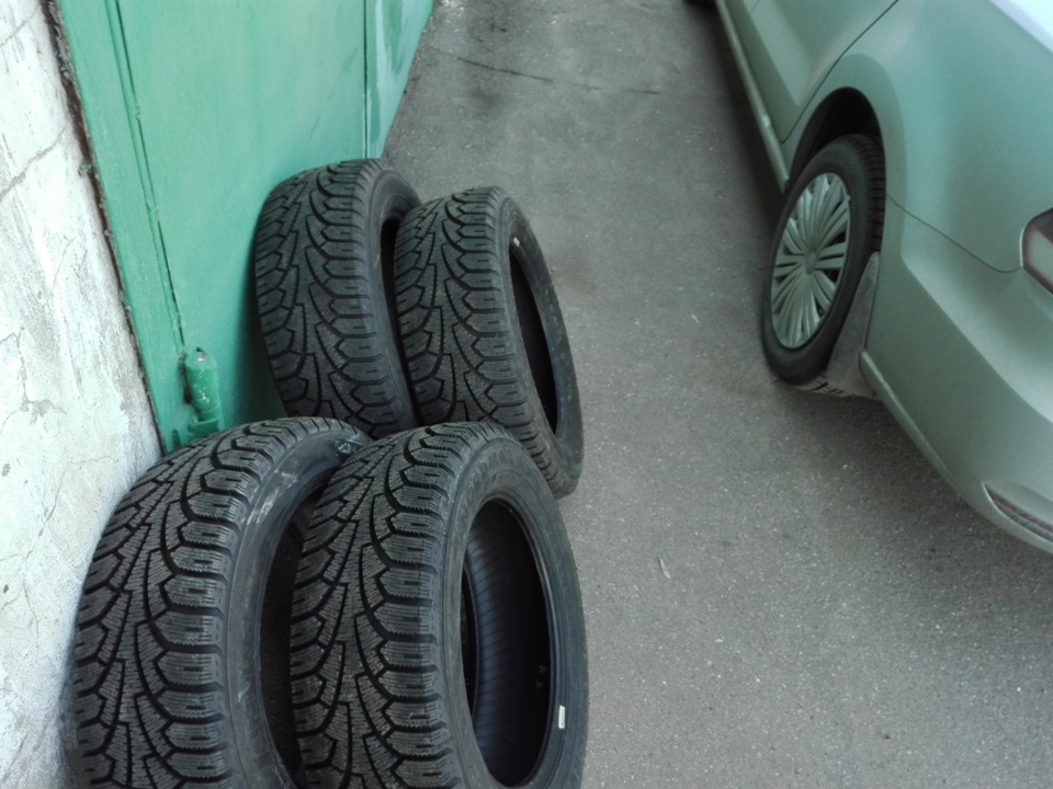 Покупка зимней резины и наклейка за заднее стекло. — Volkswagen Polo ...
