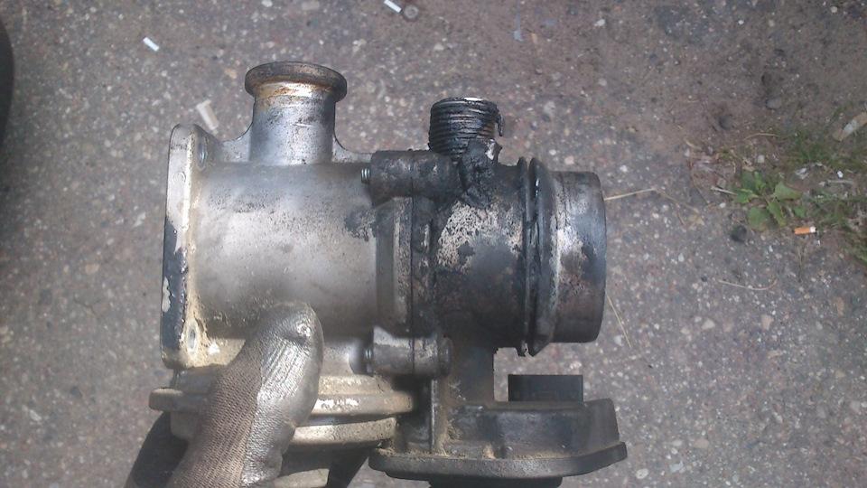 Почистил клапан EGR и дроссельную заслонку . — BMW 3 series (E90), 2 л ...