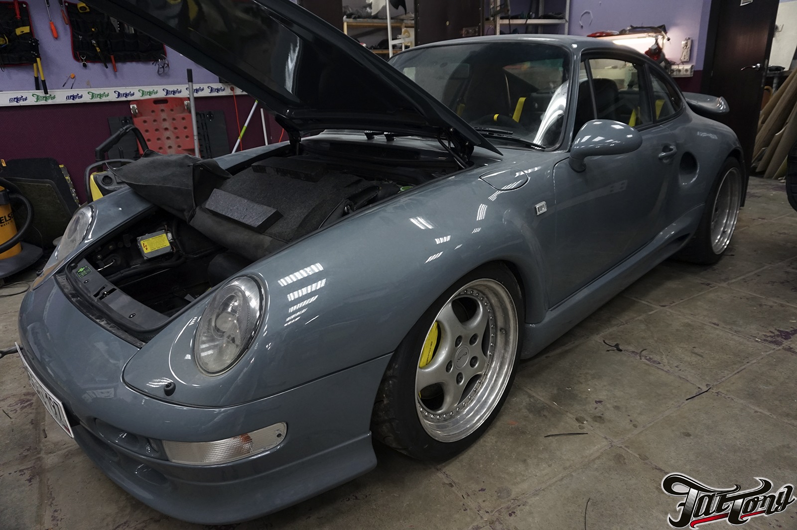 Porsche 911 (993). Установка желтых ремней безопасности. Пошив руля в ...