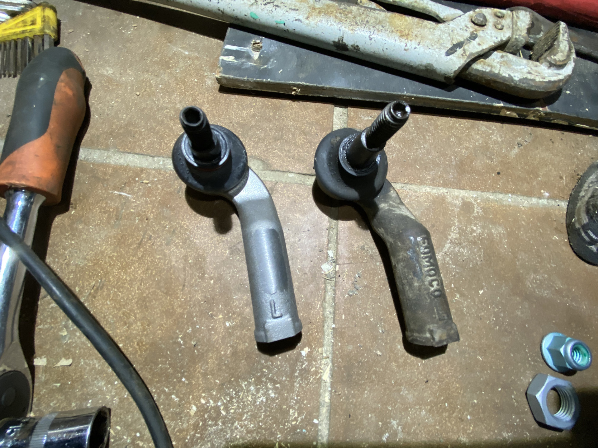 Замена передних рычагов, стоек стабилизатора и рулевых наконечников ...