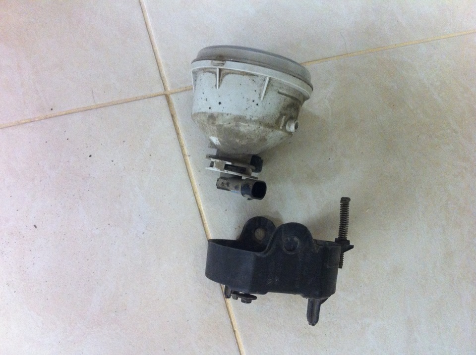 Установка Hella micro DE вместо штатных противотуманных фонарей. — DRIVE2