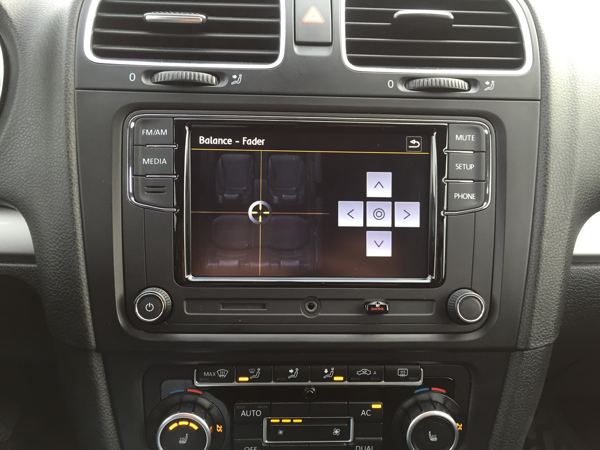 Установка RCD — 330 — Volkswagen Golf Mk6, 1,4 л, 2010 года | автозвук ...