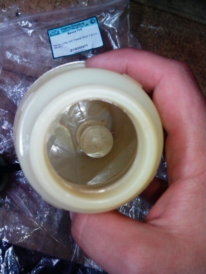 Бачок ГУР — Volkswagen Passat B3, 1,8 л, 1988 года | запчасти | DRIVE2