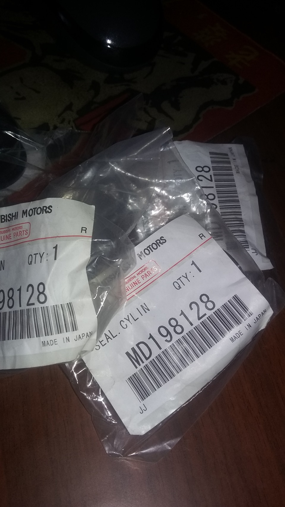 Замена прокладок свечных колодцев — Mitsubishi Galant (8G), 2 л, 1997 ...