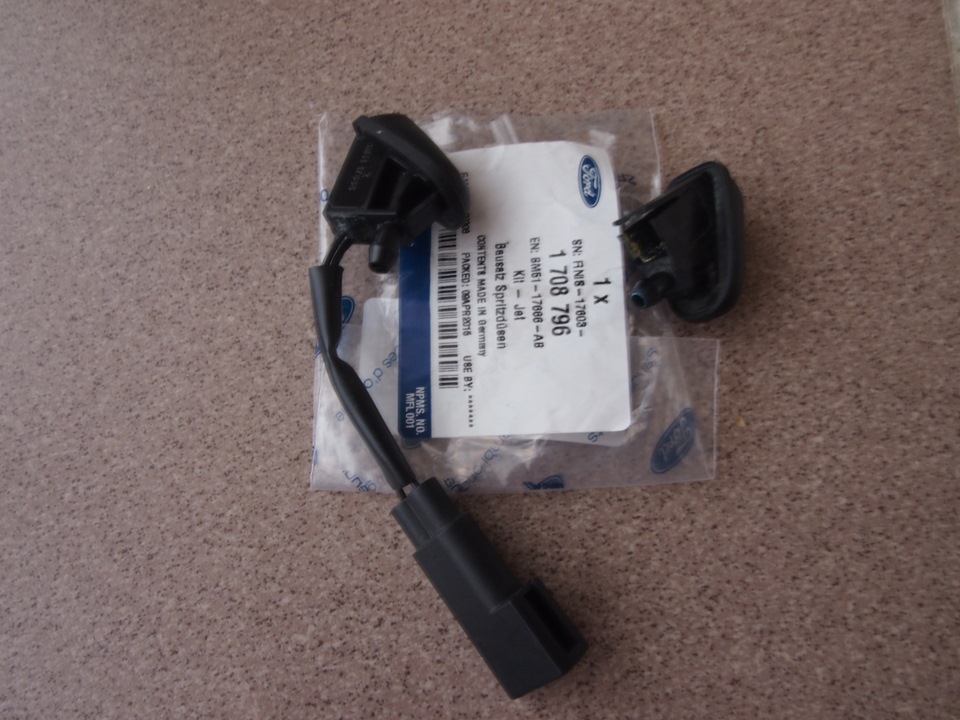 Форсунки омывателя и щётки стеклоочистителя — Ford Focus Wagon II, 1,8 ...