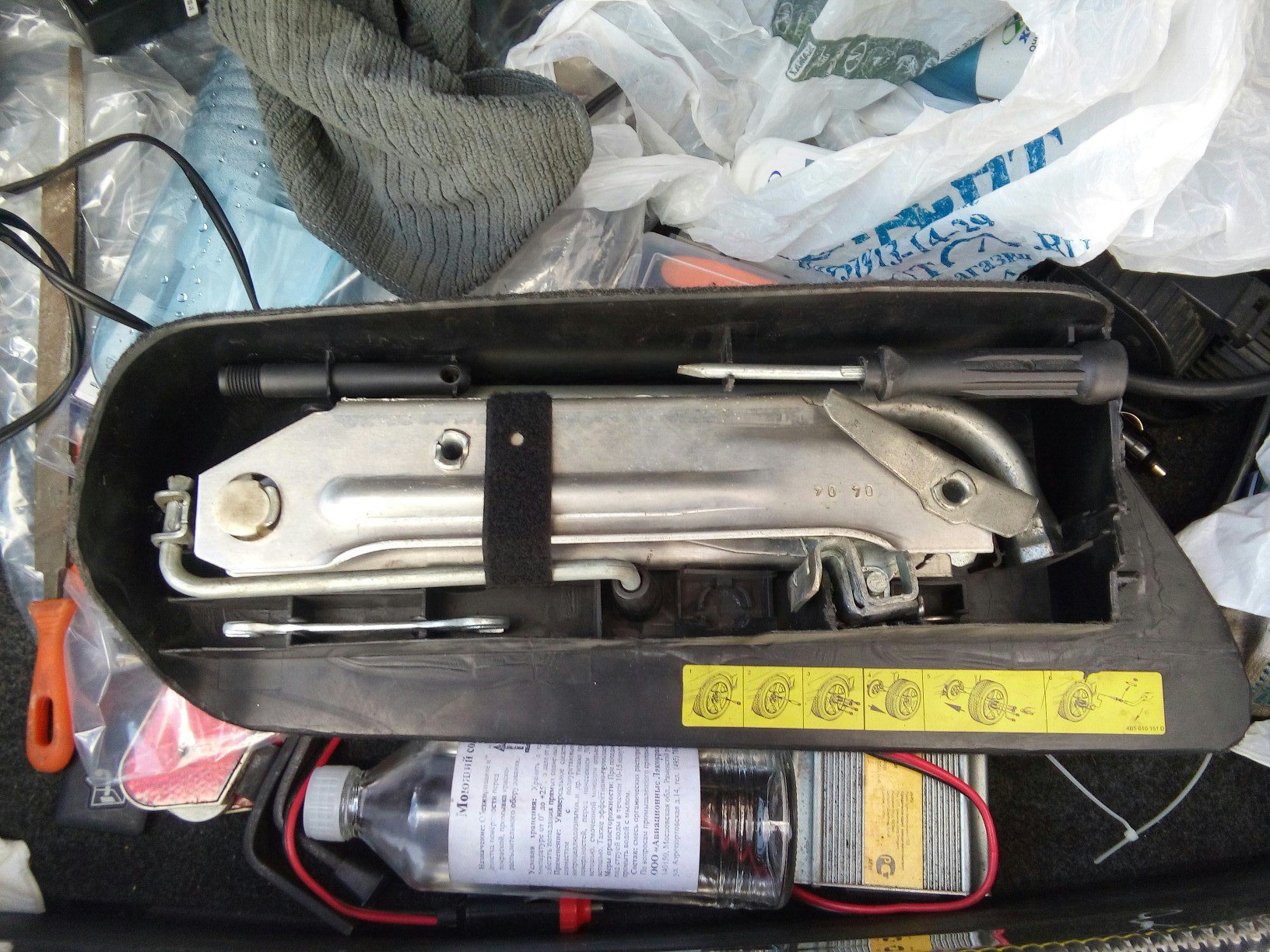 Штатные инструменты — Volkswagen Passat B5, 1,8 л, 2004 года ...