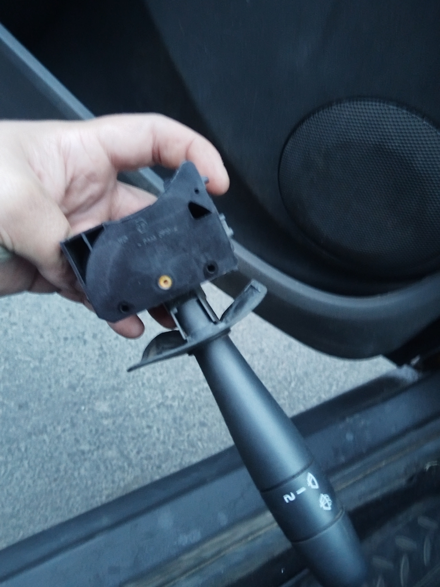 Замена подрулевого переключателя) — Renault Logan (1G), 1,4 л, 2011 ...