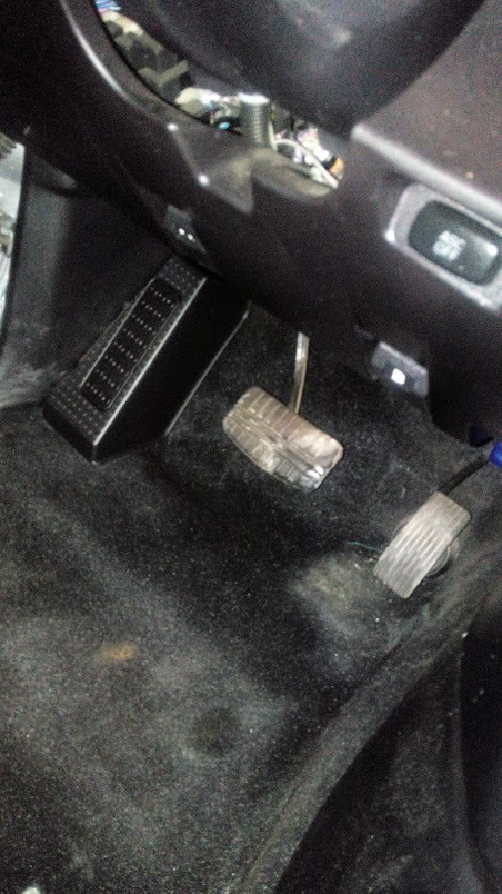 Подставка под левую ногу, для отдыха:) — Mitsubishi Pajero (4G), 3 л ...