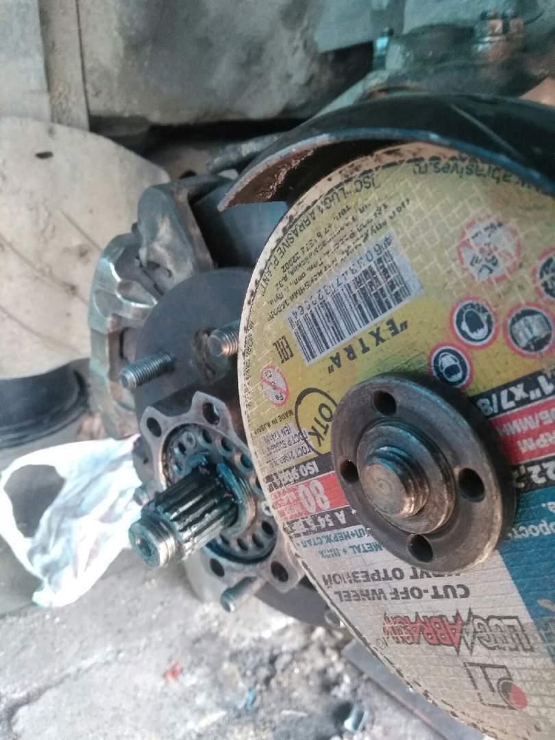 Замена пыльника наружнуго шрус-сальника поворотной цапфы. — Opel ...