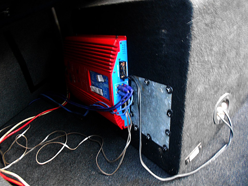 Subwoofer — Mercedes-Benz CLK (W208), 2 л, 1998 года | автозвук | DRIVE2