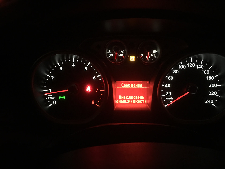Датчик уровня омывайки — Ford Focus Sedan II, 1,6 л, 2008 года ...