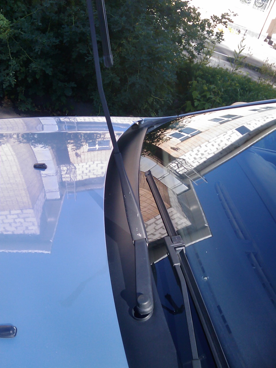 Красим держатели дворников — Ford Focus Hatchback II, 1,8 л, 2008 года ...