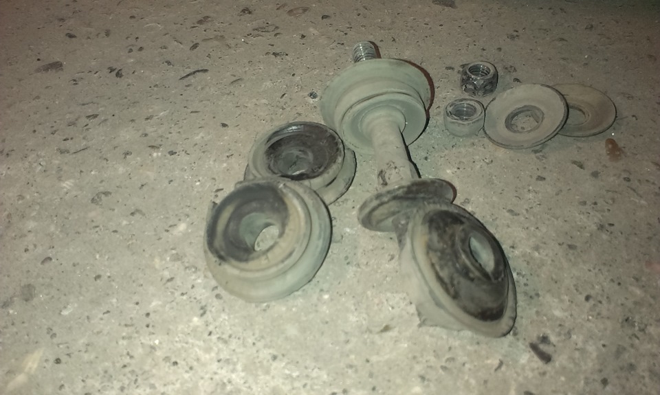 Замена втулок стоек стабилизатора — Toyota ist (1G), 1,5 л, 2002 года ...