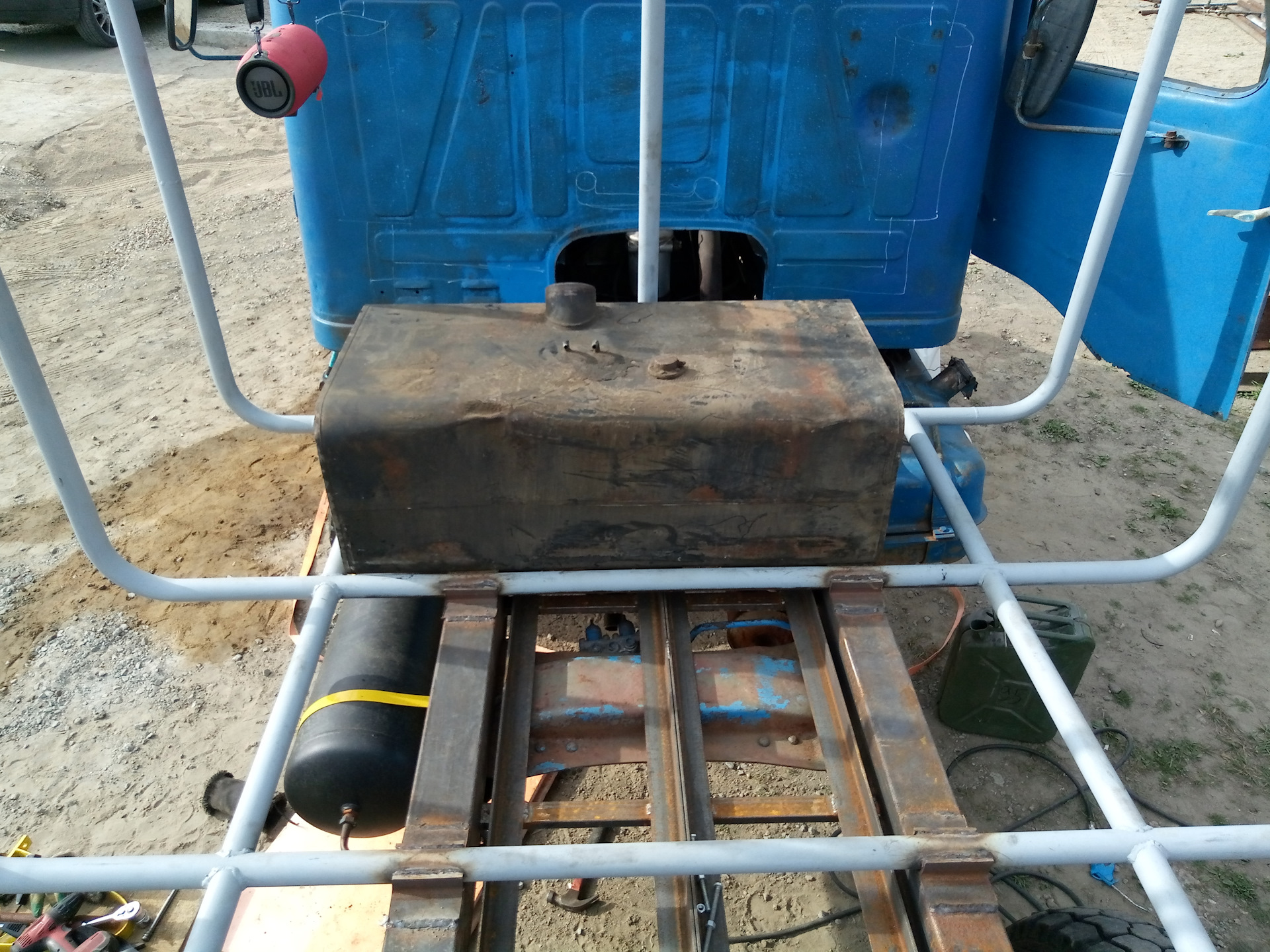 примерка запасок и бака большего объема — Tatra Praga V3S, 7,4 л, 1988 ...