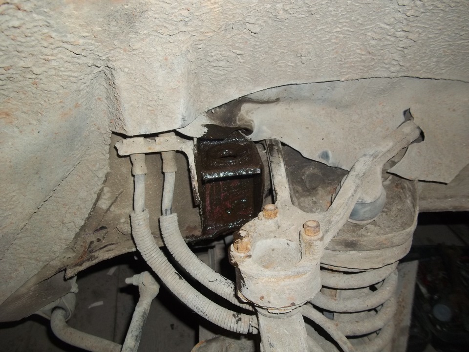 Замена передних амортизаторов — Lada 4x4 3D, 1,7 л, 2001 года ...