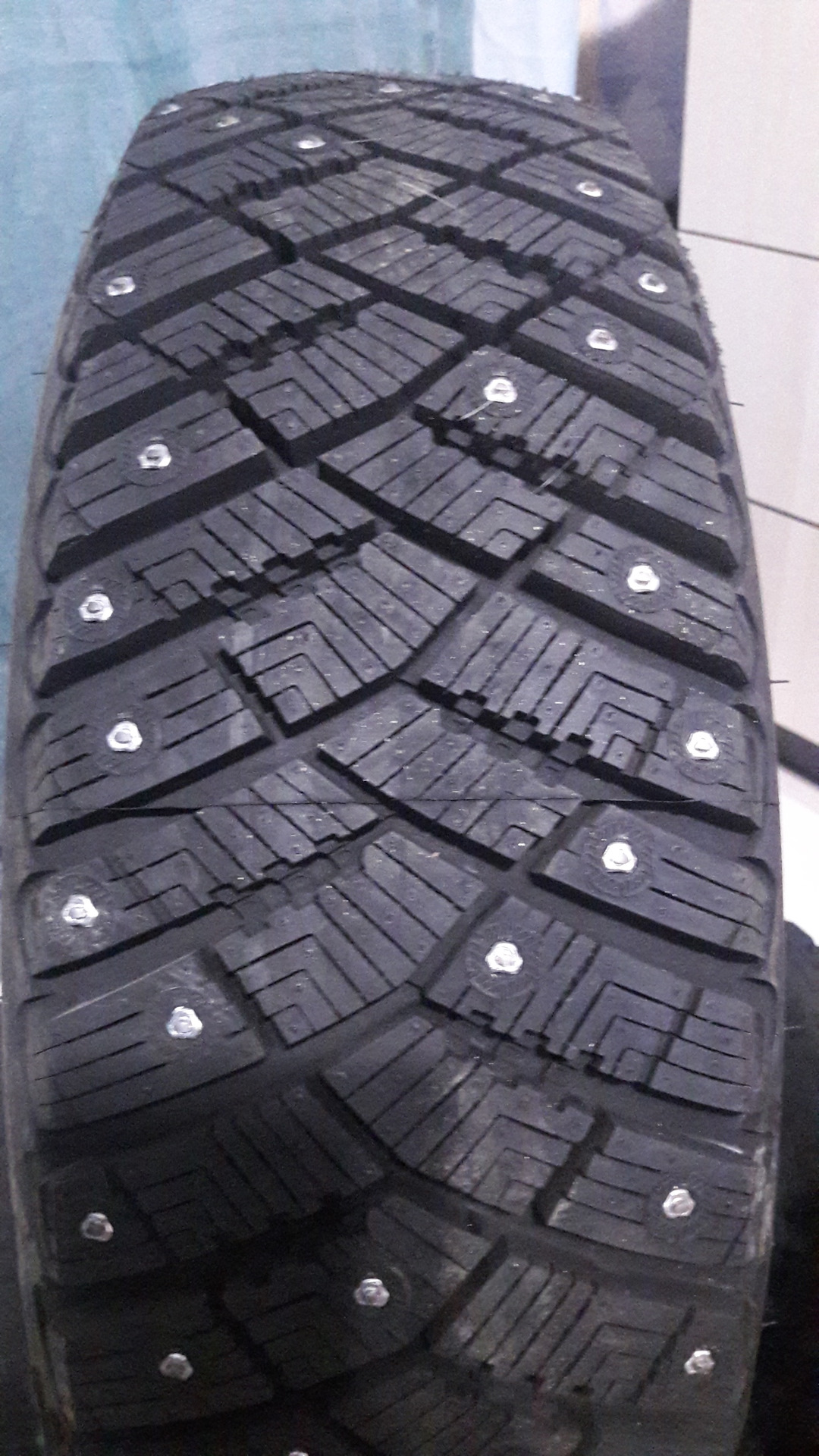 Goodyear UltraGrip Ice Arctic R14 175/65 86T шип. — Lada 21074, 1,6 л ...
