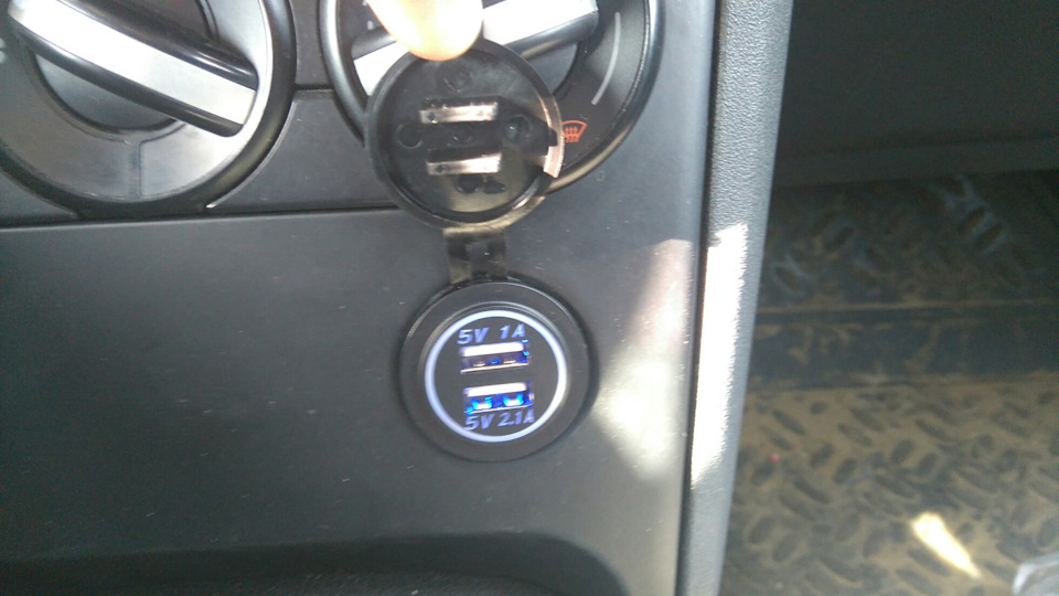 #11 Usb розетка — Nissan Qashqai (1G), 2 л, 2007 года | аксессуары | DRIVE2
