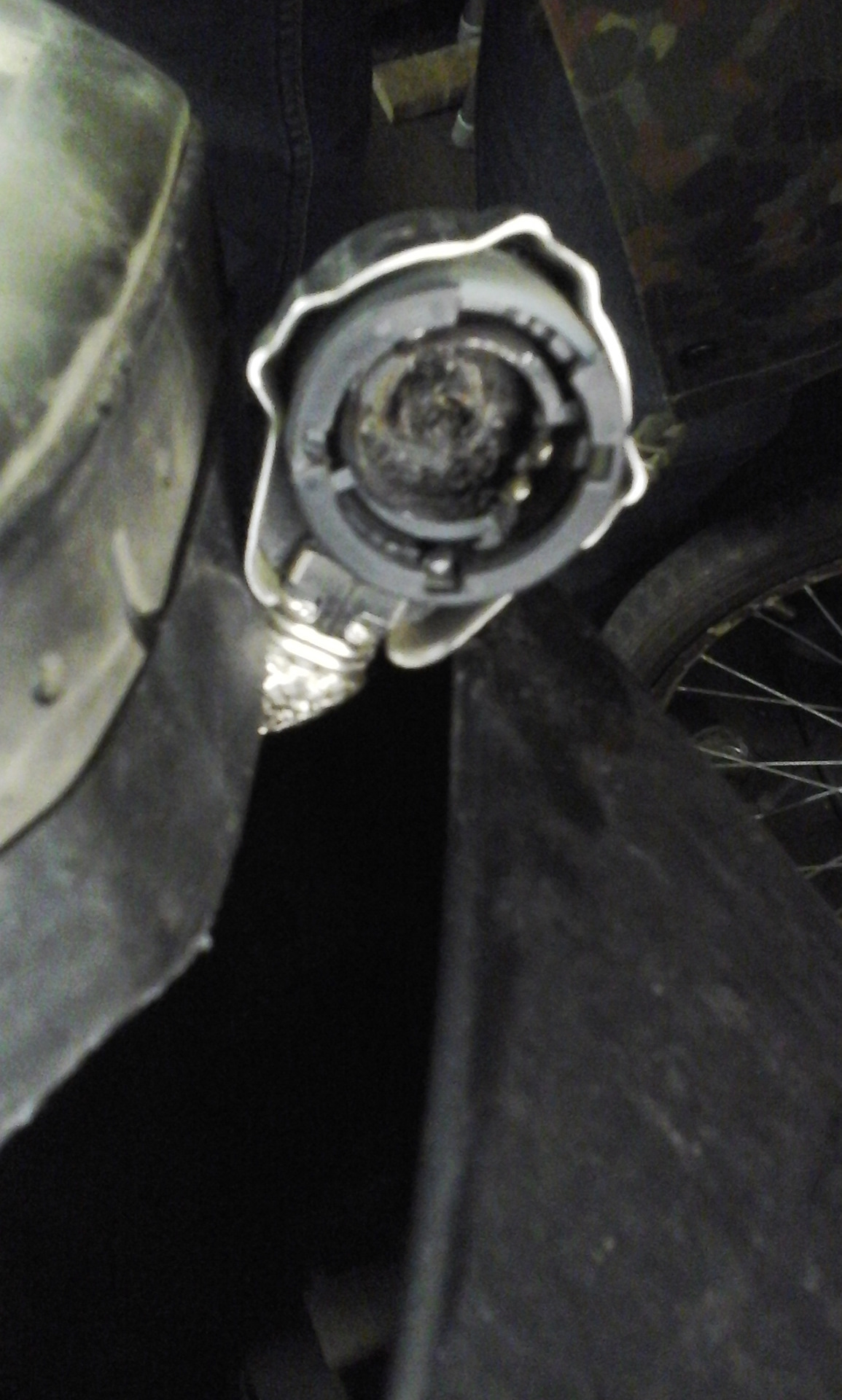 Надо искать и покупать разъём на лампу — Renault Vel Satis, 2 л, 2003 ...