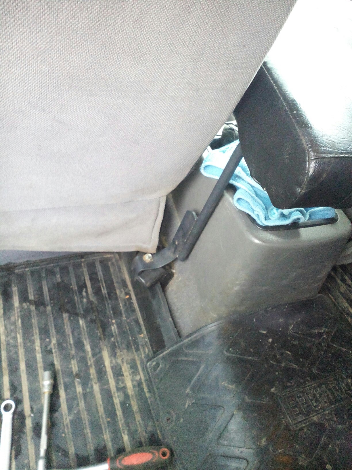 Подлокотник — KIA Spectra, 1,6 л., 2008 года | аксессуары | DRIVE2