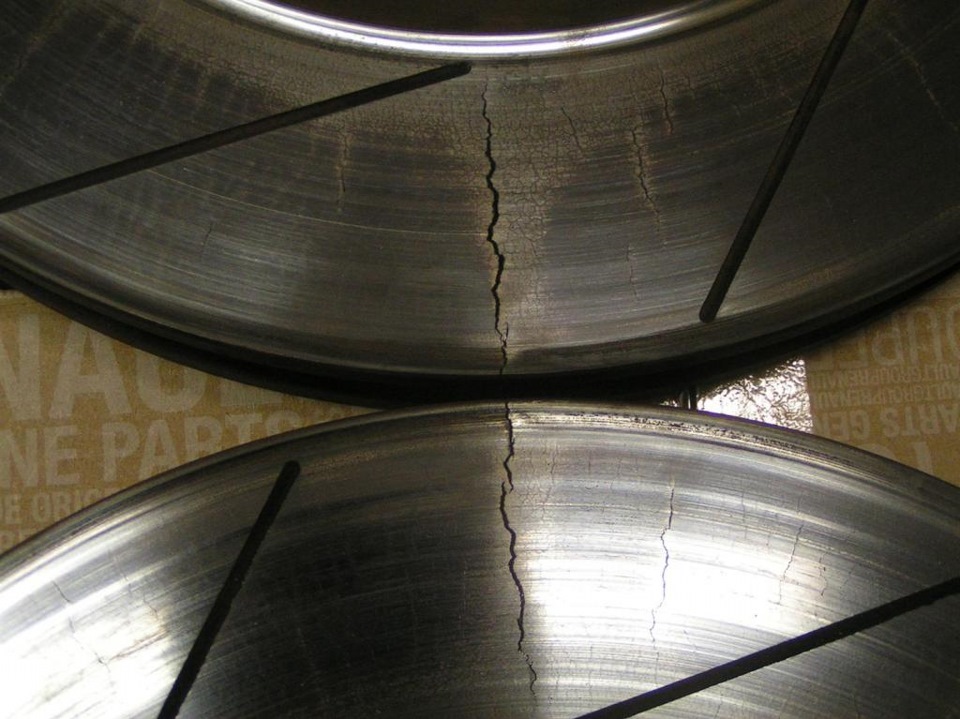 Передние тормозные диски. — Renault Megane Sport RS, 2 л, 2012 года ...