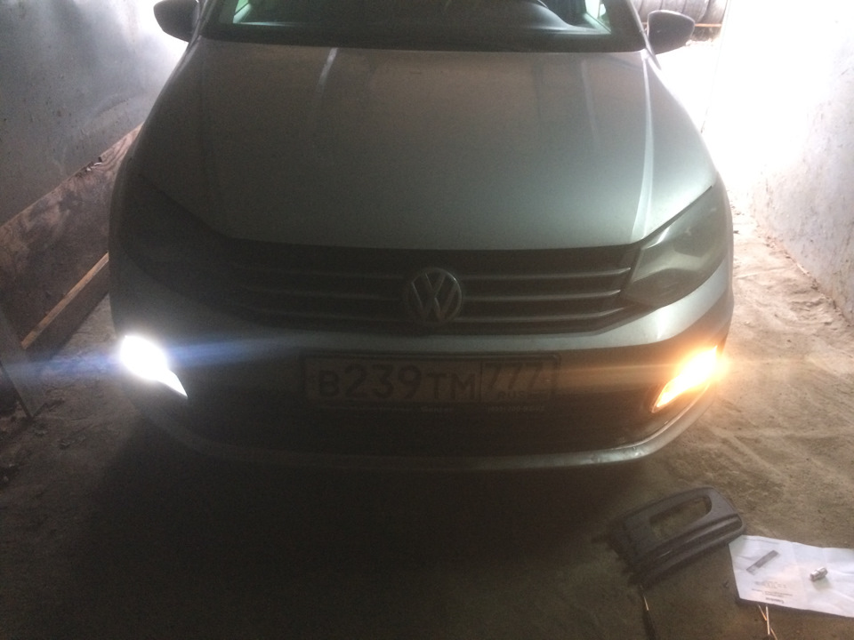 Замена ламп ДХО, ближнего света и габаритов!) — Volkswagen Polo Sedan ...