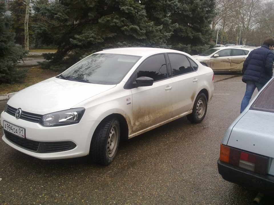 Красотка — Volkswagen Polo Sedan, 1,6 л, 2013 года | просто так | DRIVE2