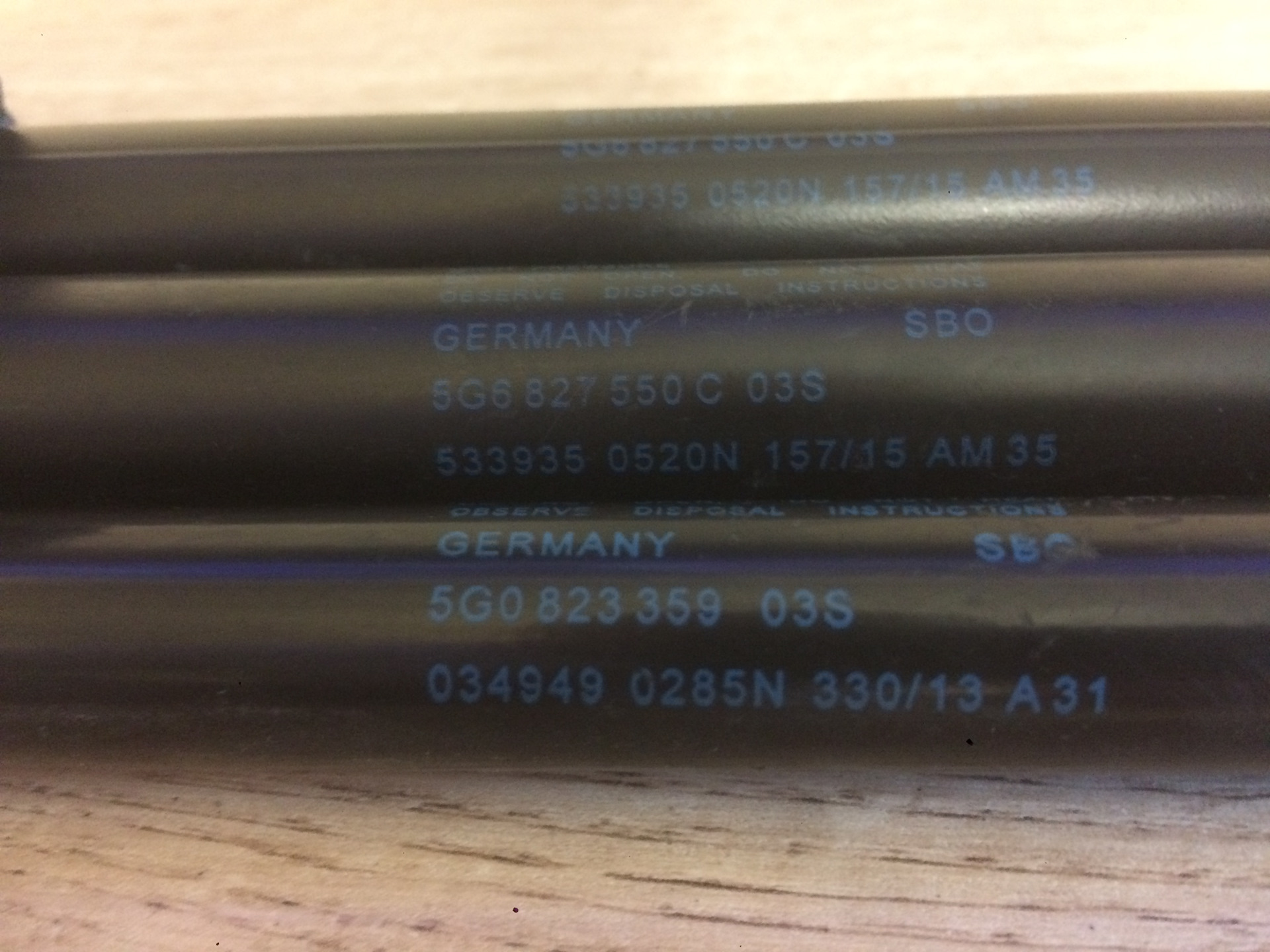 АМОРТИЗАТОР БАГАЖНИКА VW GOLF VII 5G6827550C и АМОРТИЗАТОР КАПОТА ...