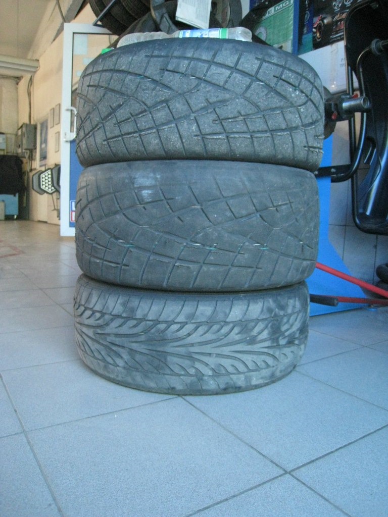 Приобрёл 245/35/17 на зад, TOYO PROXES R1R — Mercedes-Benz 190 (W201 ...