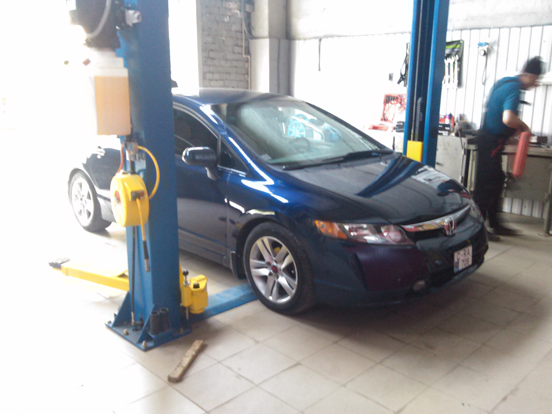 Задние амортизаторы — Honda Civic 4D (8G), 1,8 л, 2006 года | визит на ...