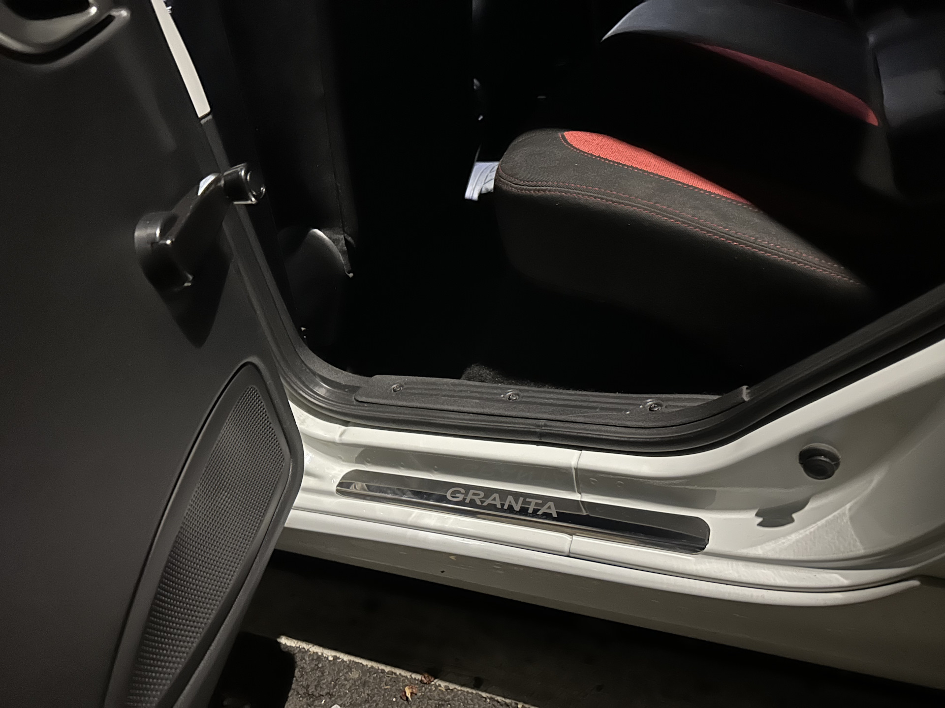 Накладки на пороги — Lada Гранта Drive Active, 1,6 л, 2021 года ...