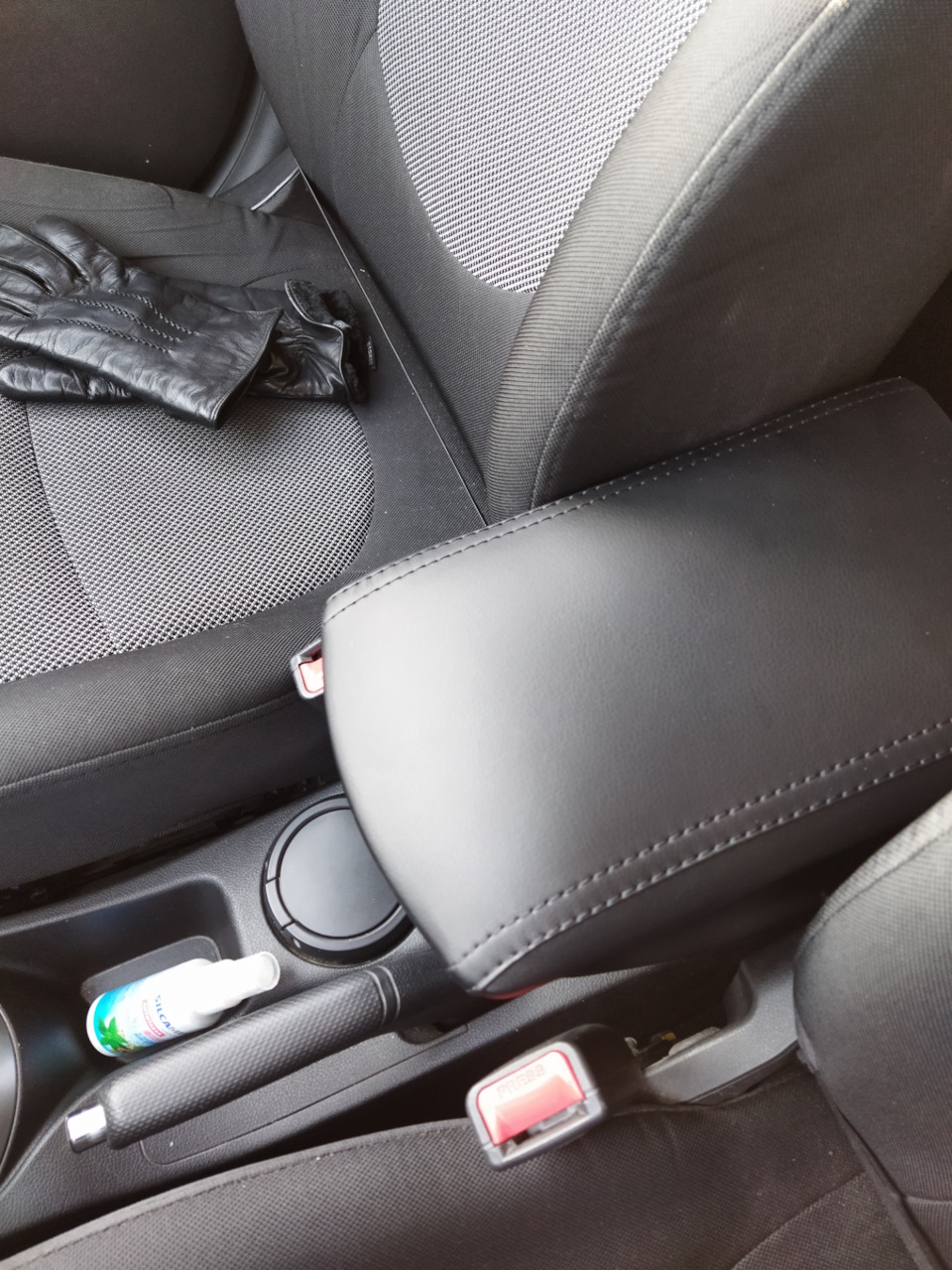 Подлокотник — Hyundai Solaris, 1,6 л., 2013 года | другое | DRIVE2