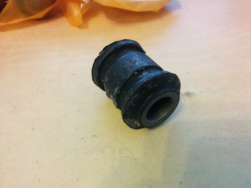 Продам сайлентблоки рычага Hyundai/Kia 55227-2D000 — Toyota Corolla ...