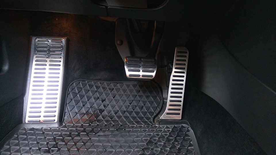 Металлические накладки на педали — Volkswagen Passat B6, 1,8 л, 2008 ...