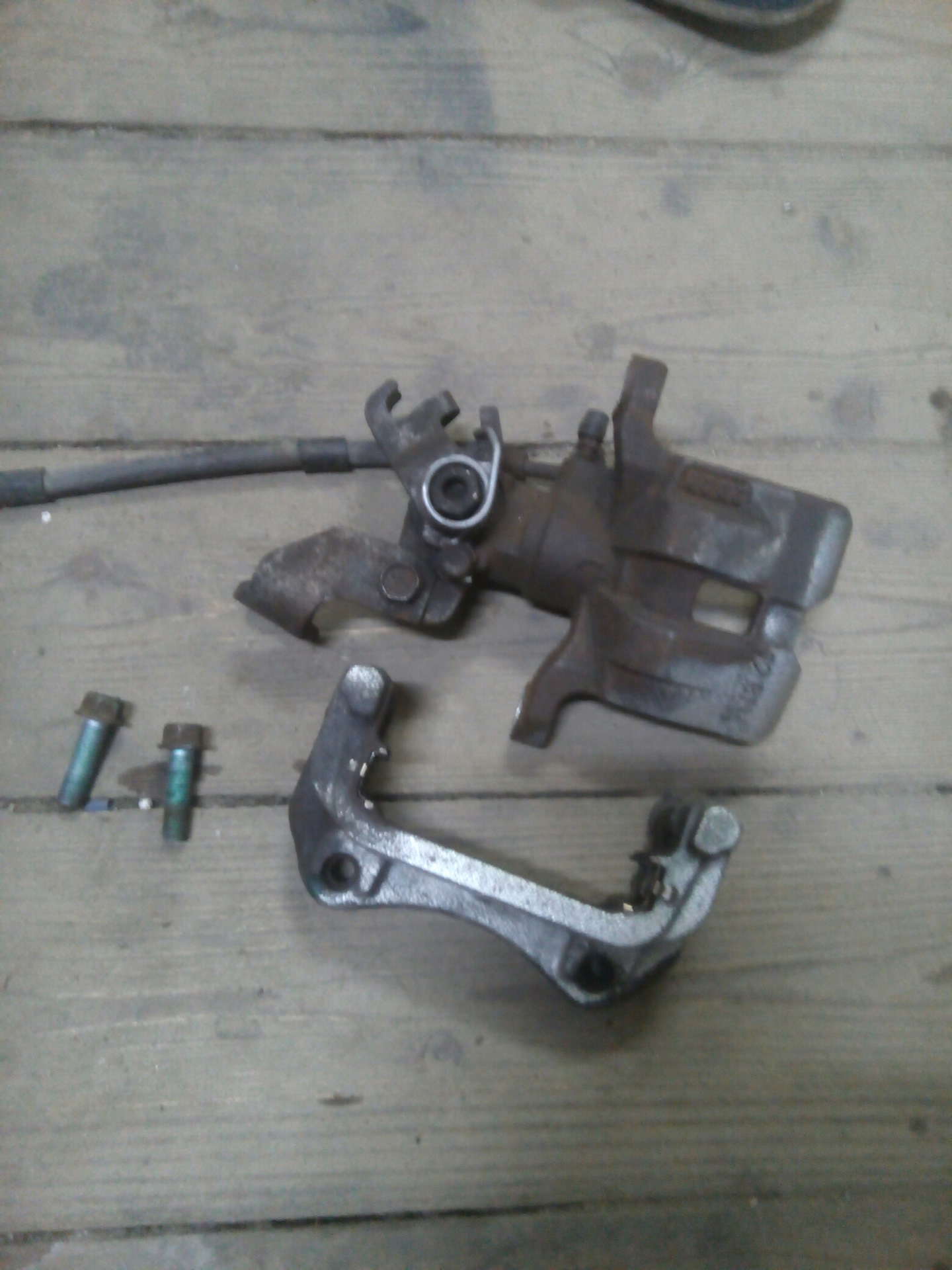 Замена заднего левого суппорта — Mazda 6 (2G) GH, 2,5 л, 2008 года ...