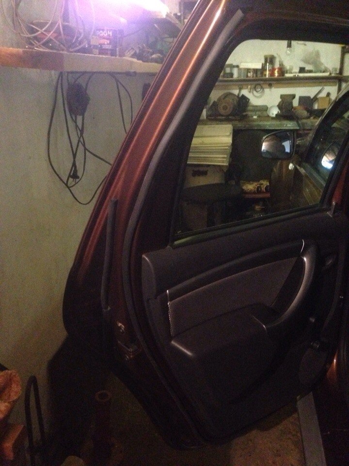 Уплотнительные резинки. — Renault Duster (1G), 1,6 л, 2012 года ...