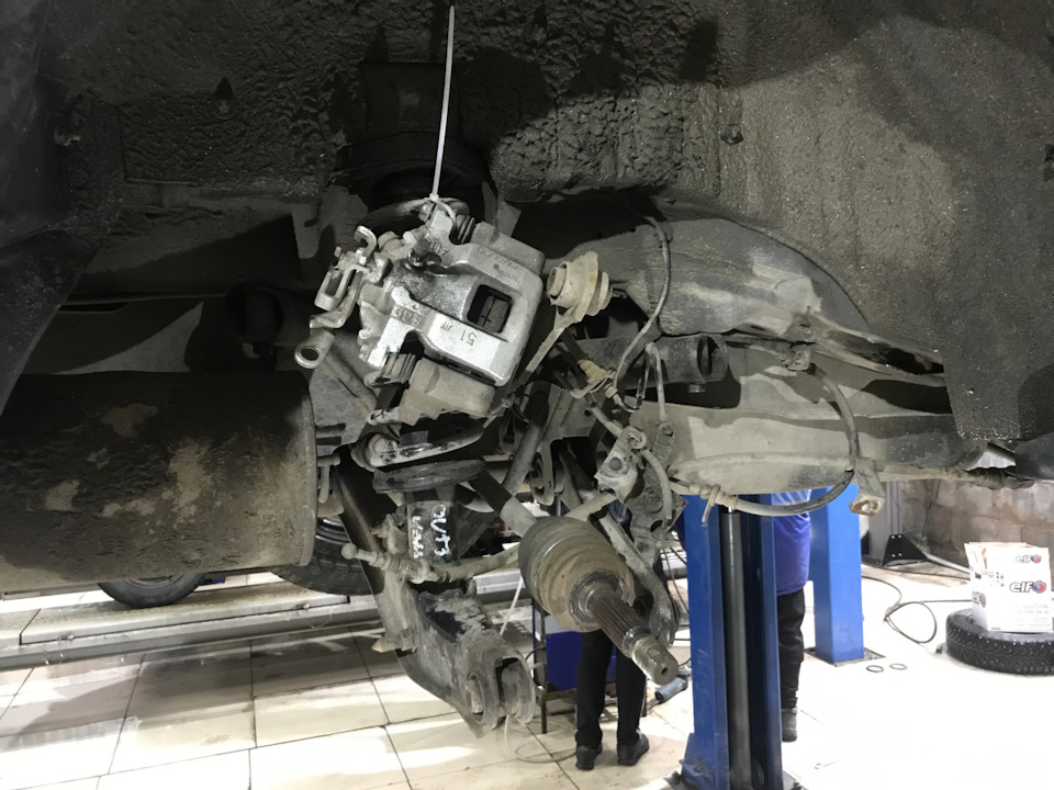 Замена большого сайленблока заднего продольного рычага. — Mitsubishi ...