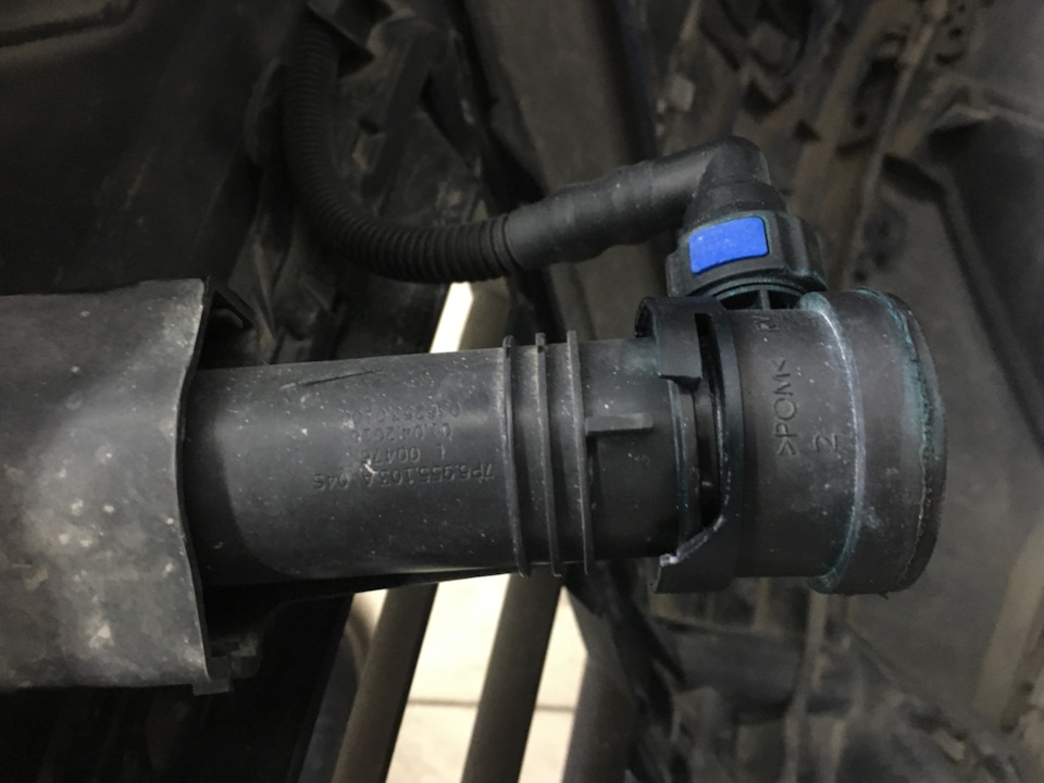 7P6955103A Держатель жиклеров с VAG | Запчасти на DRIVE2