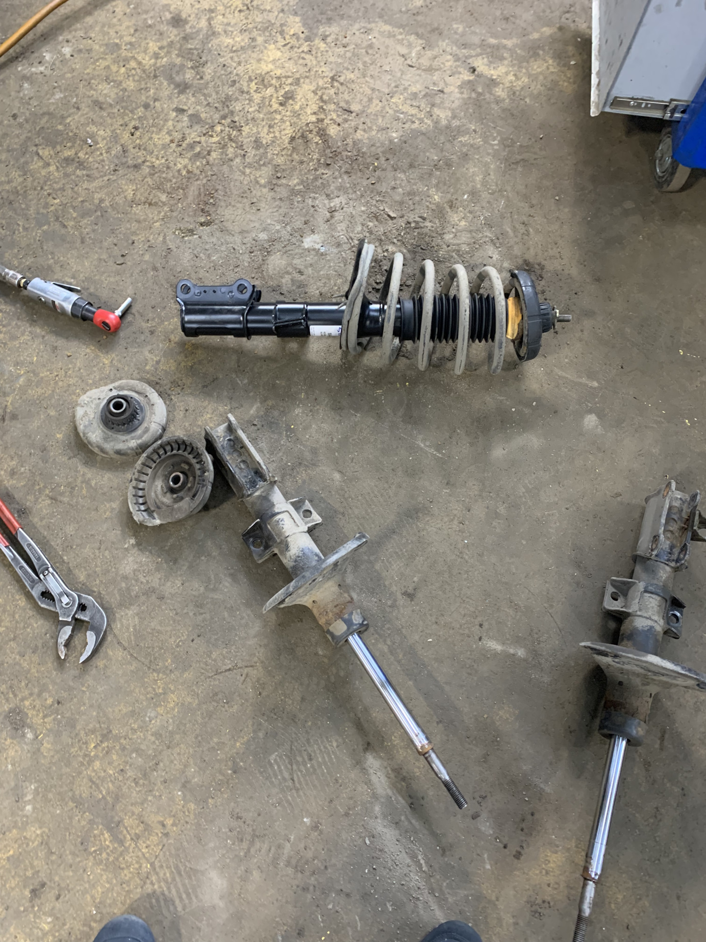 Замена передней подвески. — Volvo S60 (1G), 2,5 л, 2007 года | визит на ...