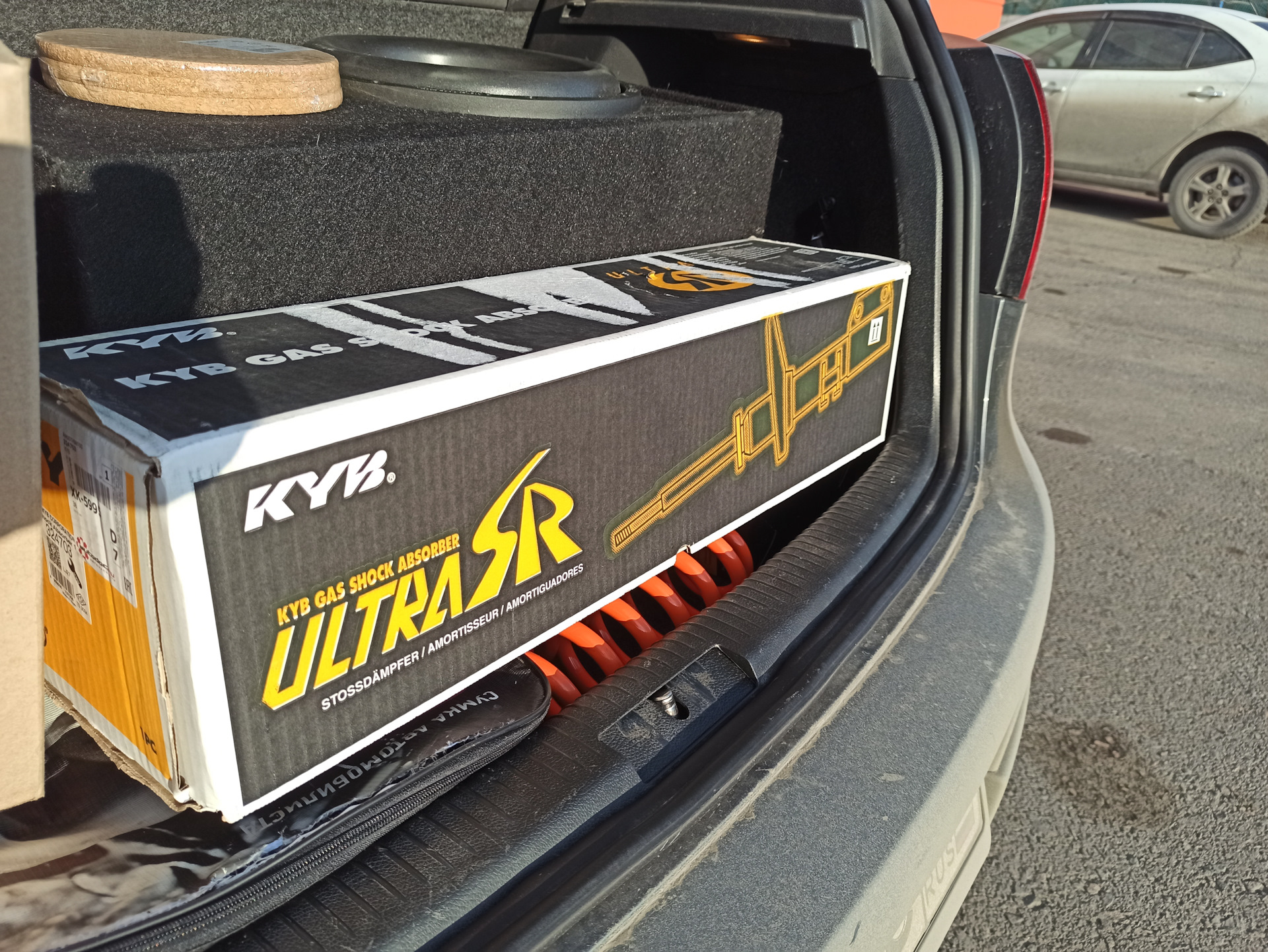 KYB Ultra SR и Технорессор -50 — Volkswagen Golf Mk5, 1,6 л, 2007 года ...