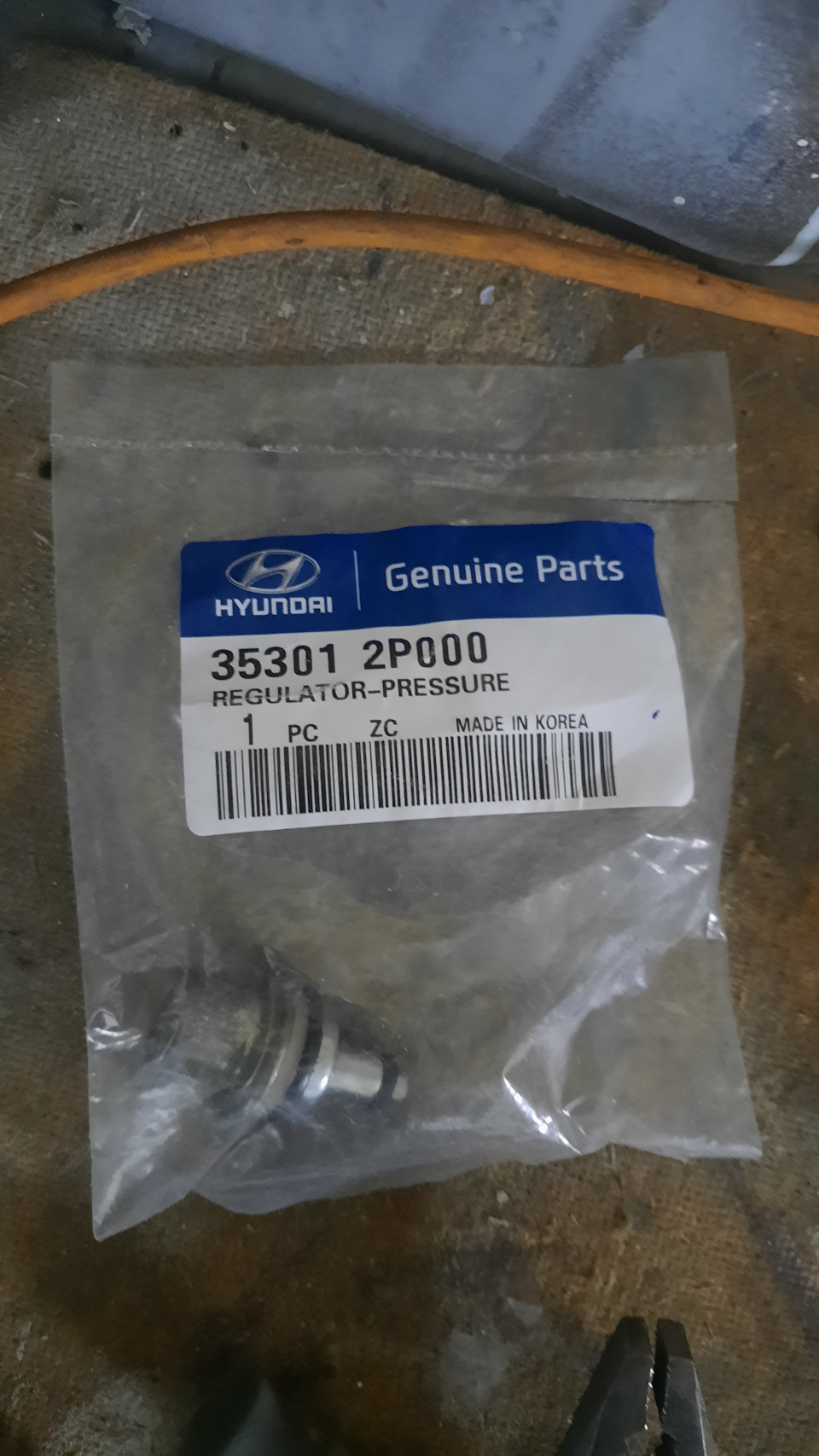 Регулятор давления топлива, замена — Hyundai ix35, 2 л, 2011 года ...