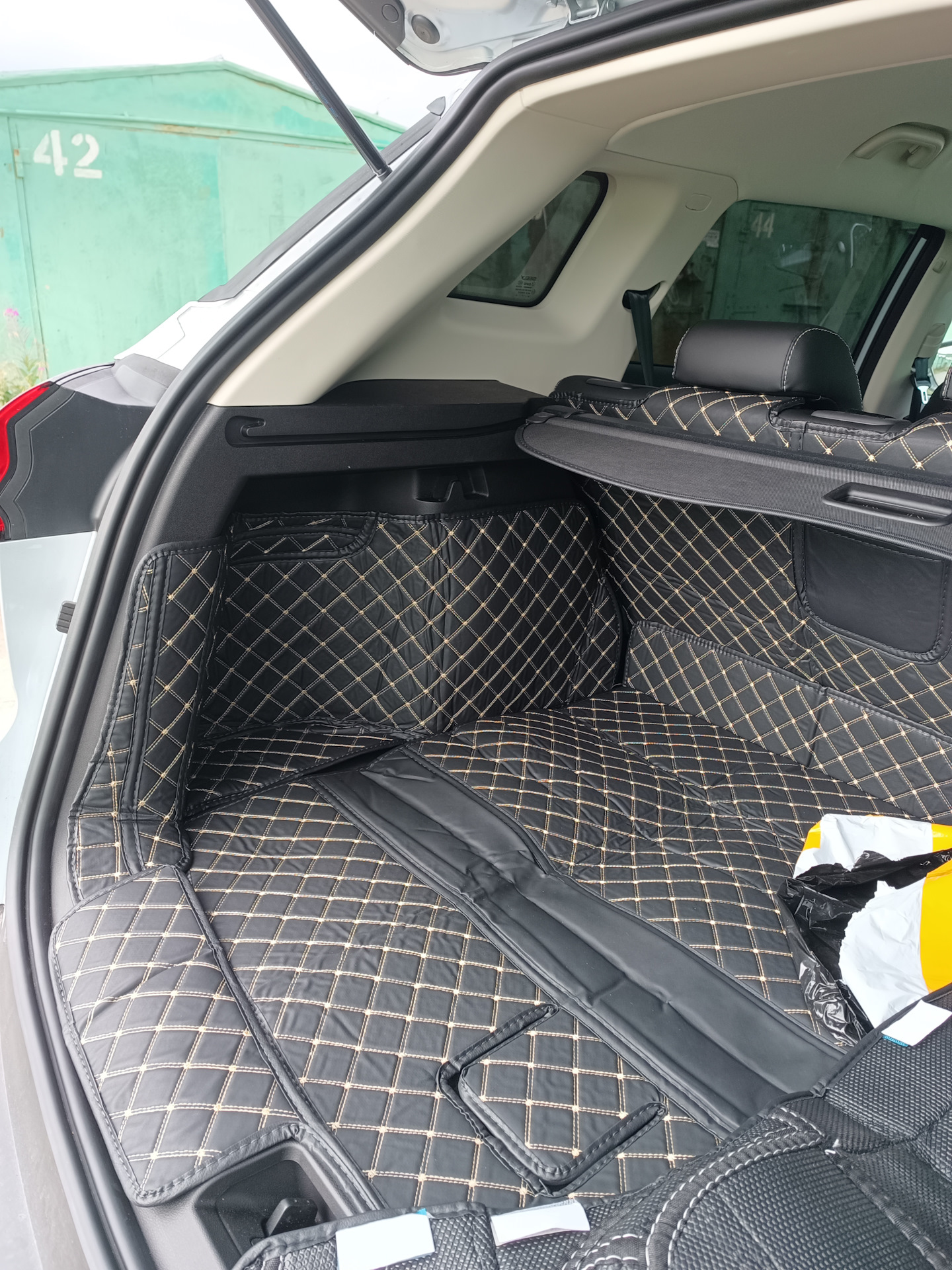 Цыганщина в багажник — Geely Atlas Pro, 1,5 л, 2022 года | аксессуары ...