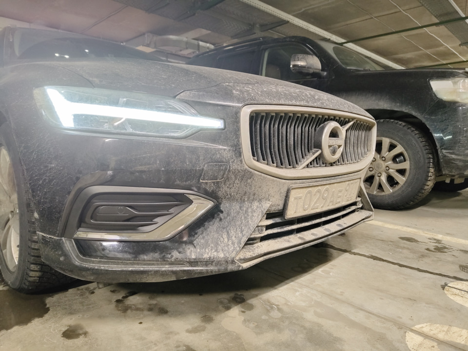 Кусочек от Inscription в -> Momentum — Volvo V60 (2G), 2 л, 2019 года ...