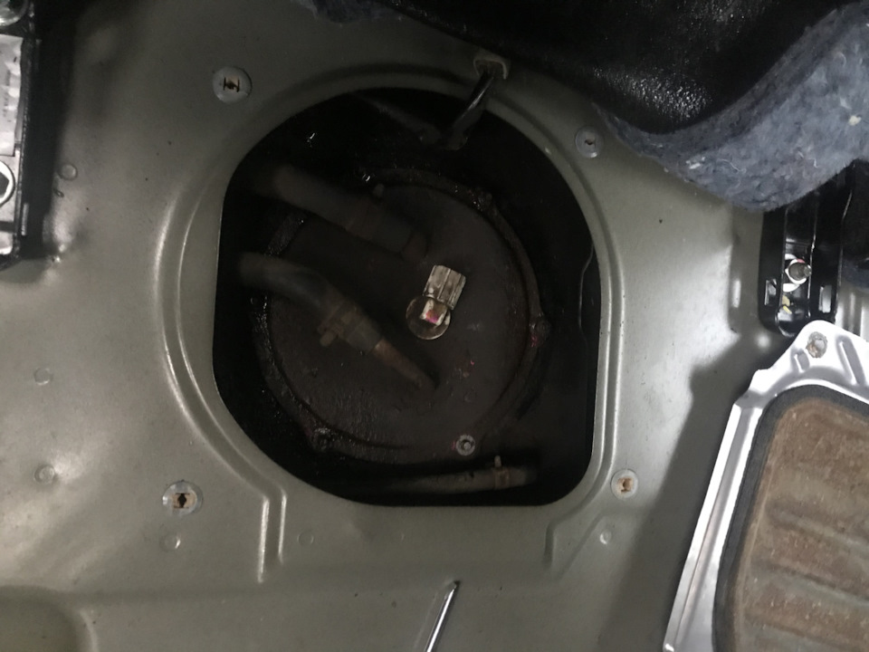 Замена фильтров в баке — Mitsubishi Pajero Sport (2G), 2,5 л, 2015 года ...