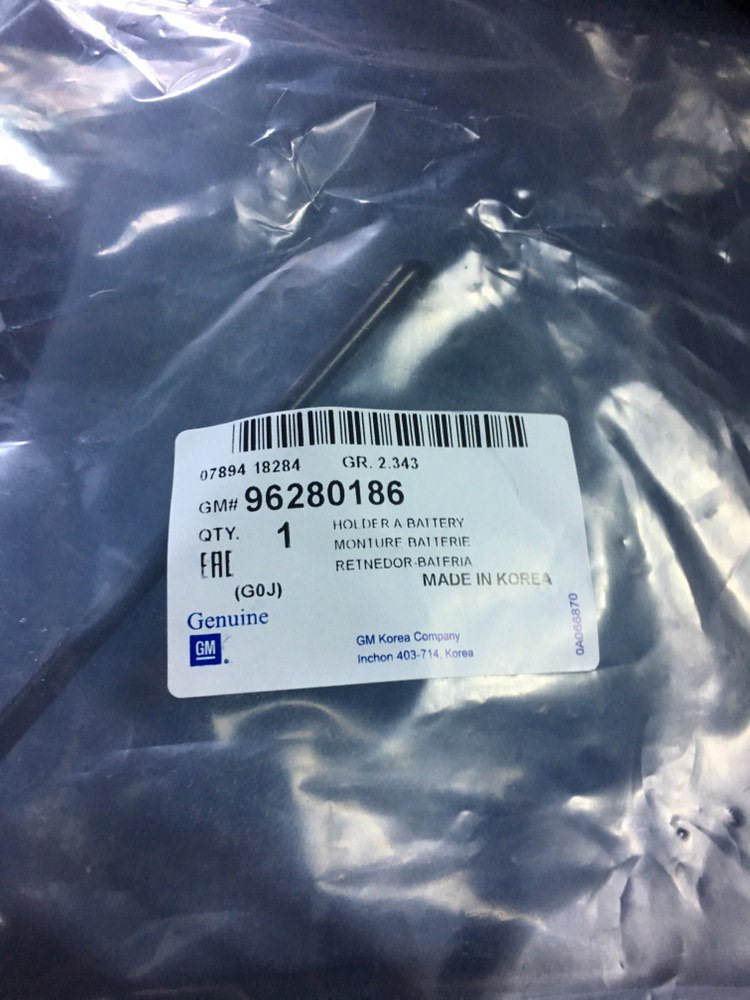 96280186 КРОНШТЕЙН КРЕПЛЕНИЯ АККУМУЛЯТОРНОЙ БАТАРЕИ К КУЗОВУ В КОМПЛ. С ...