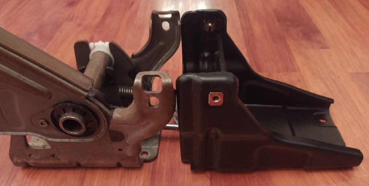 Кронштейн подлокотника под электроручник — Opel Astra J GTC, 1,4 л ...