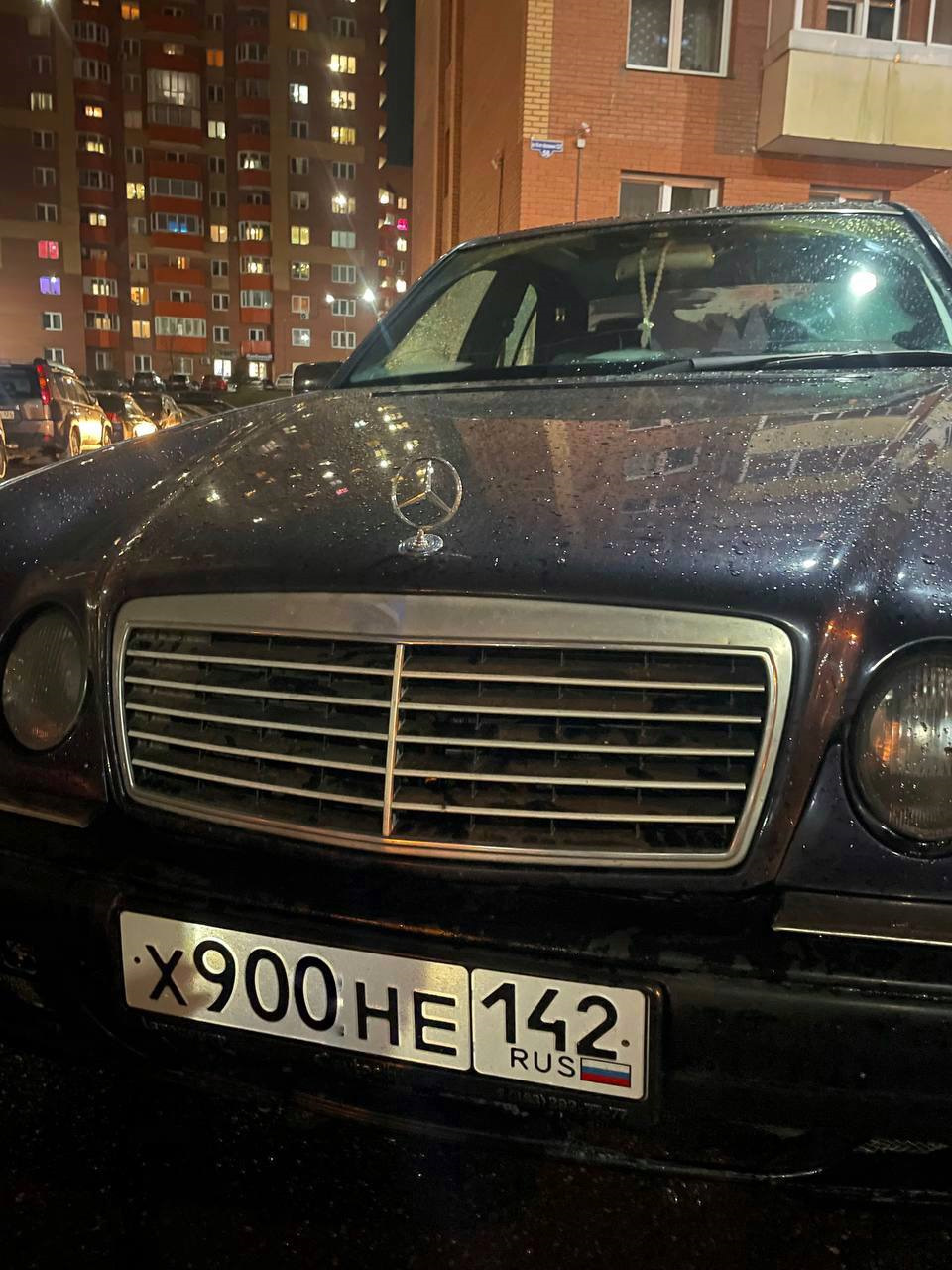 #3 Замена решетки радиатора и эмблемы капота — Mercedes-Benz E-Class (W210), 3,2 л, 1998 года ...