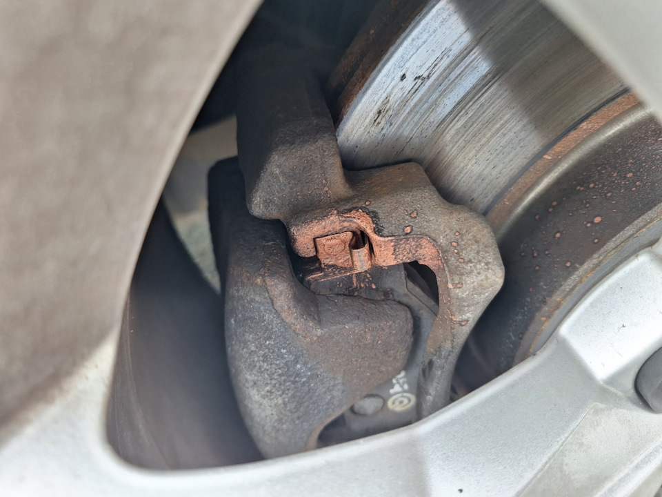 Тормоза, колодки — Volkswagen Passat Alltrack (B8), 2 л, 2017 года ...