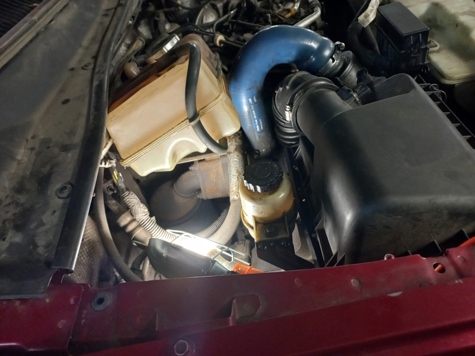 Вытек антифриз. Заглушка блока — Dodge Nitro, 2,8 л, 2007 года ...