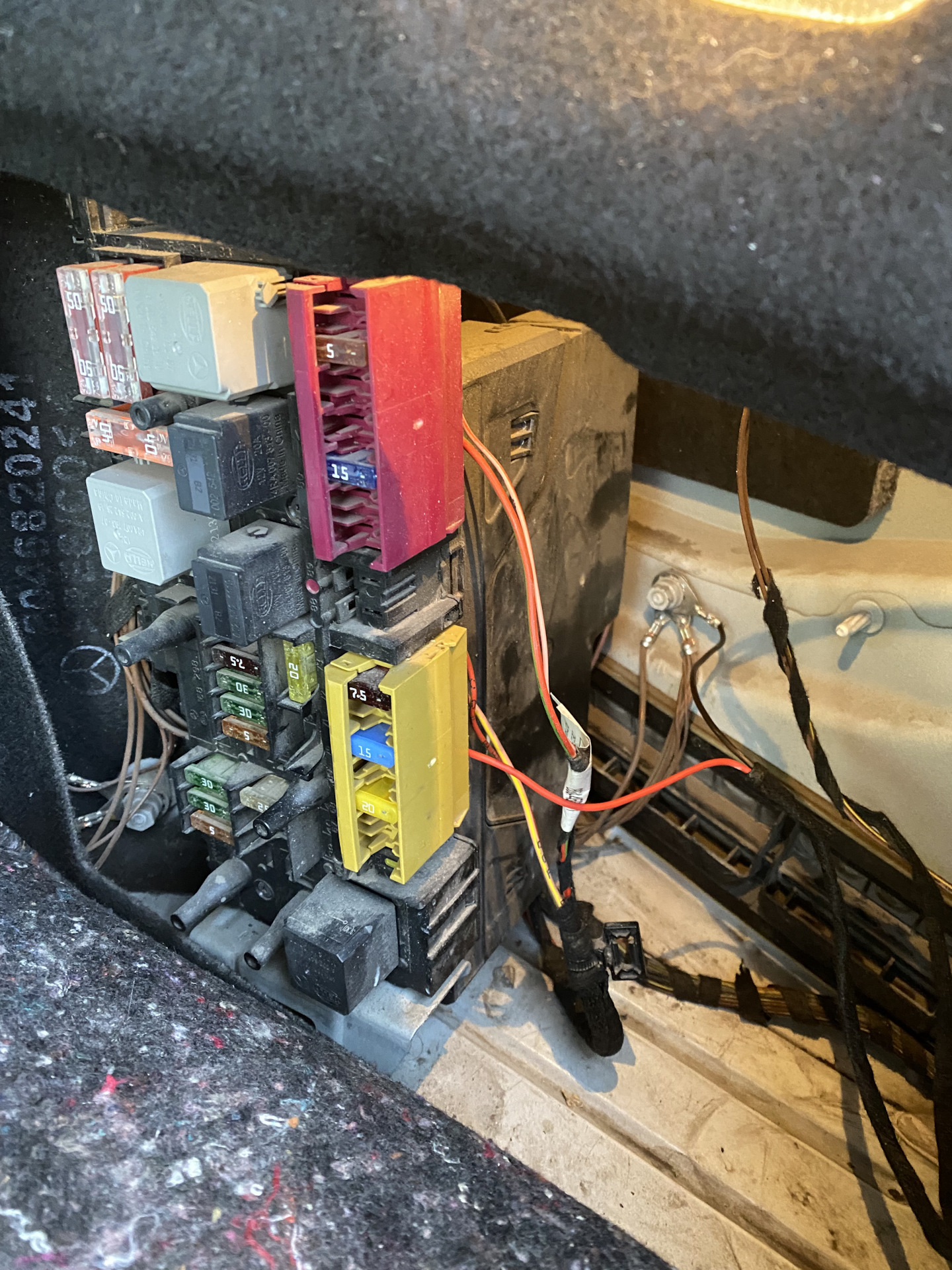 [Upgrade] Розетка 12V в багажник — Mercedes-Benz C-Class (W204), 1,6 л ...